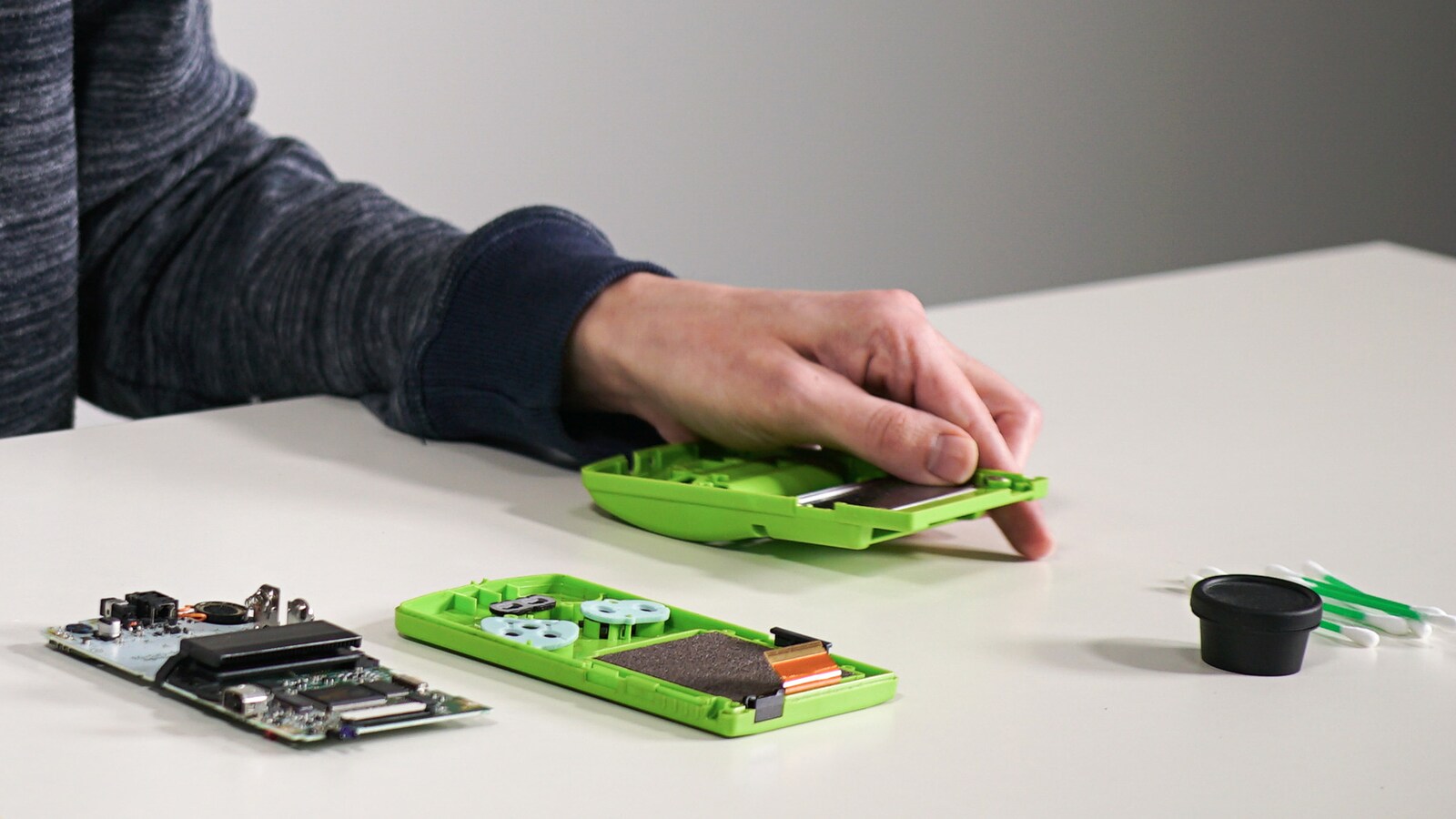 The Game Boy Color Teardown: finally you can play in the dark - digitec