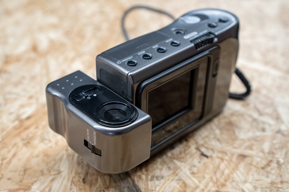 Älteste Kamera mit Live-Bildschirm: Die Casio QV-10 von 1995 - digitec