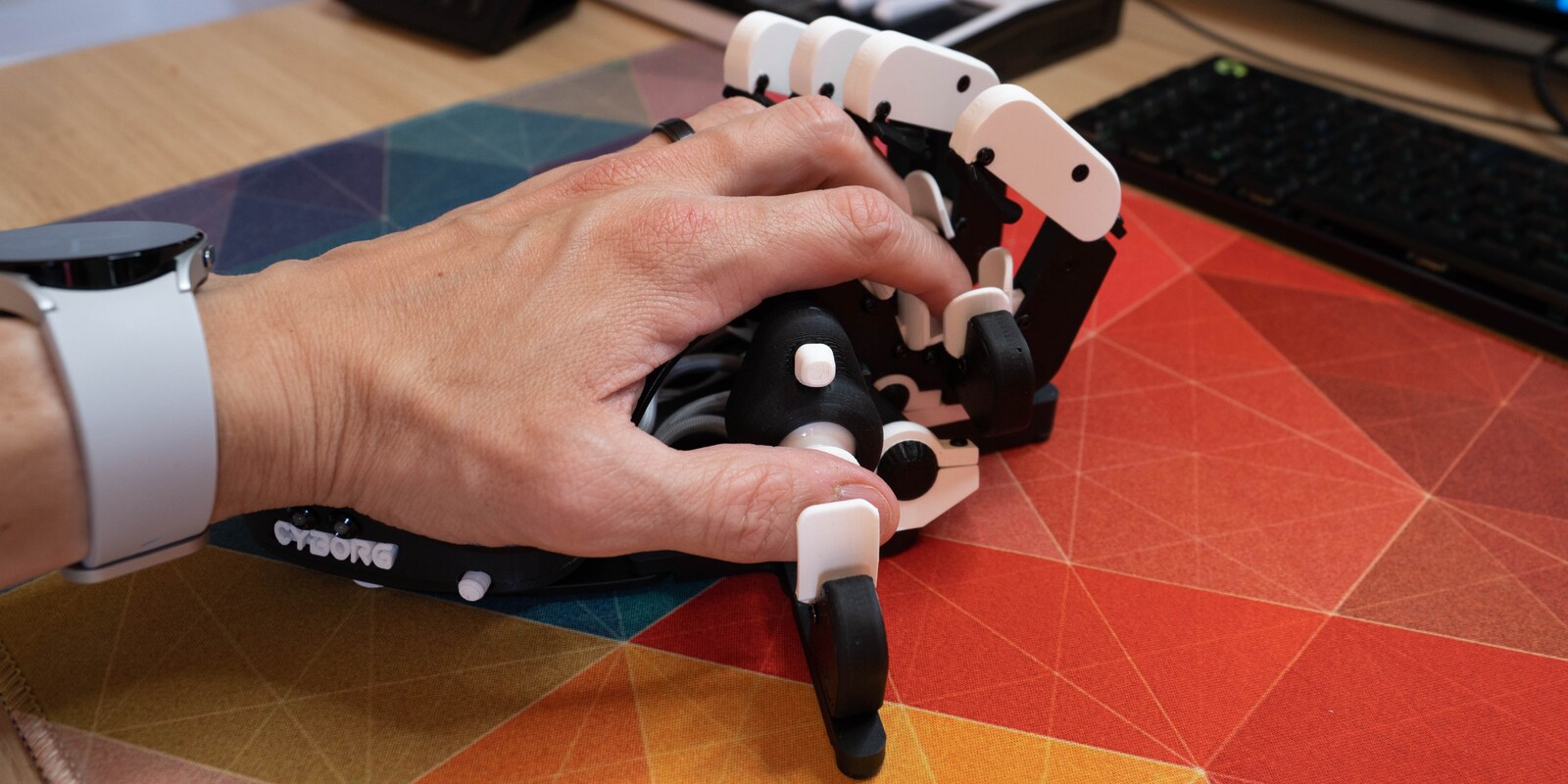 Azeron Cyborg: Der abgefahrenste Controller, den ich je benutzt habe ...