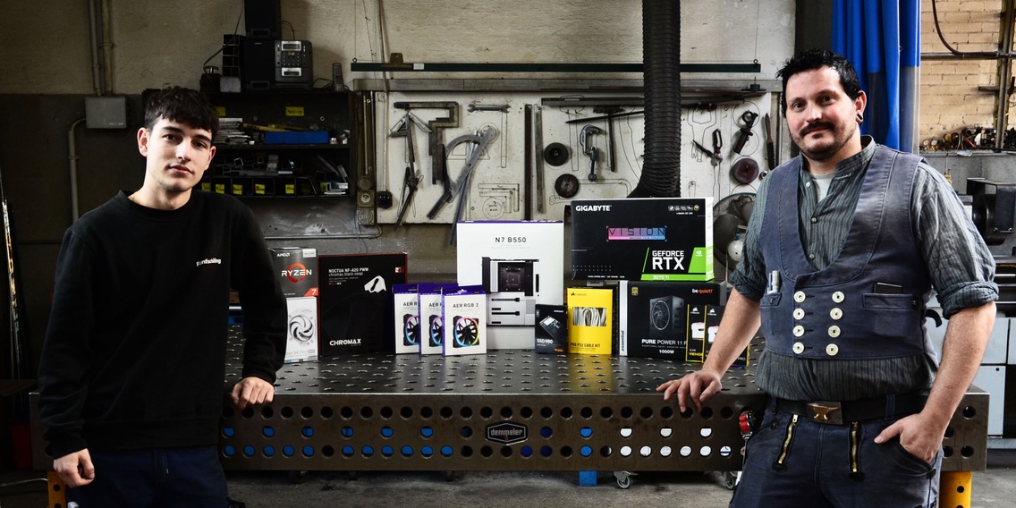 Two apprentices build a "floating" wooden PC - Digitec