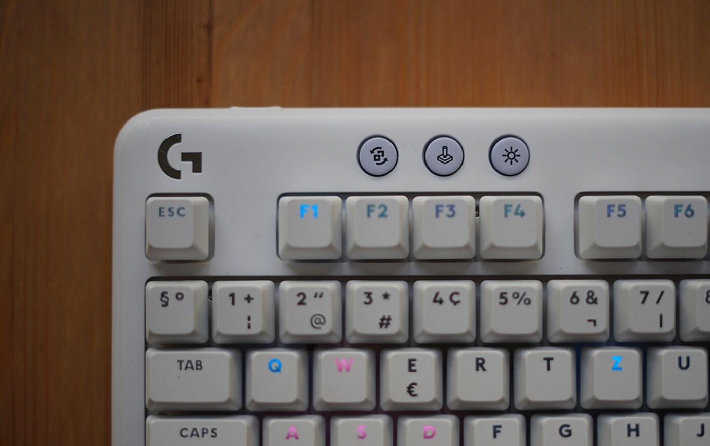 Logitech G715 review – solid keyboard, cliché-serving marketing - digitec