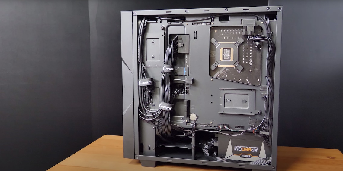 A trend I hope will last: connectors on the back of motherboards - Digitec