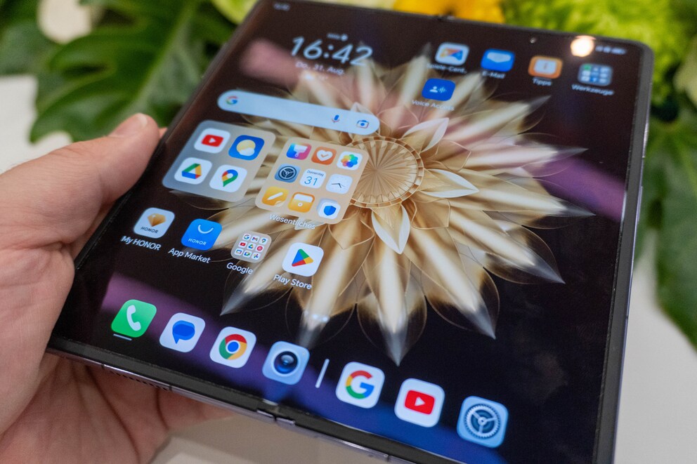 Honor Magic V2: Das dünne Falt-Smartphone kommt nach Europa - digitec