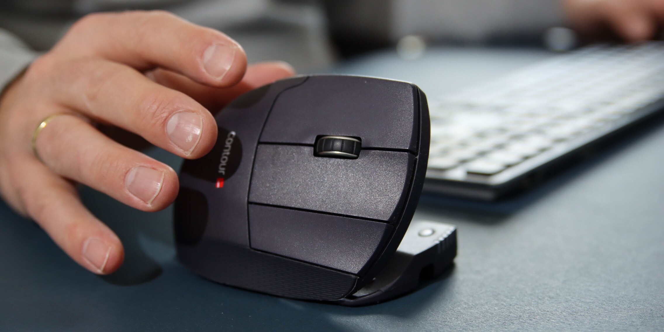 Contour Unimouse im Test: Eine flexible vertikale Maus - digitec