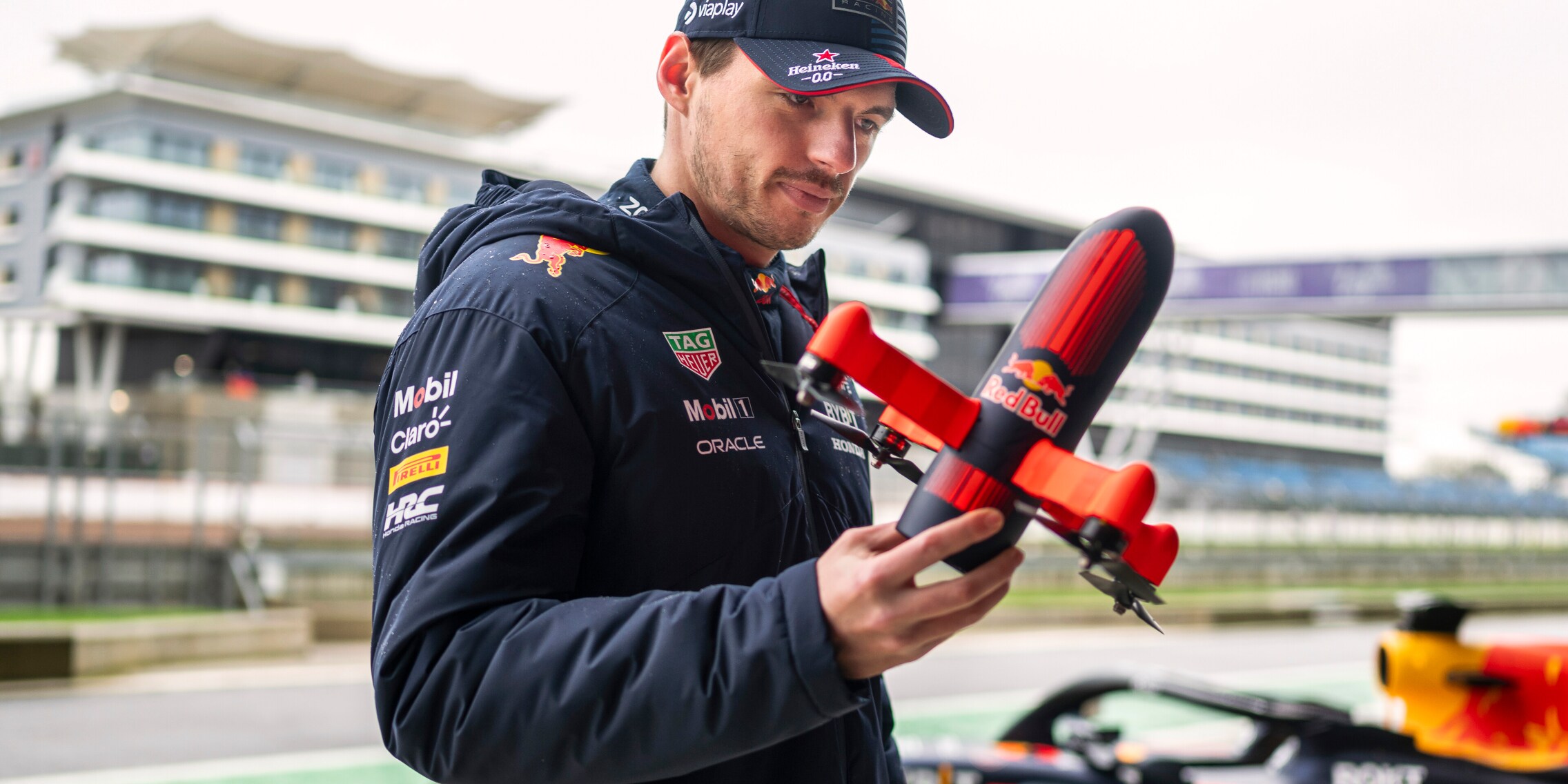 Red Bull has a drone chasing Max Verstappen - digitec