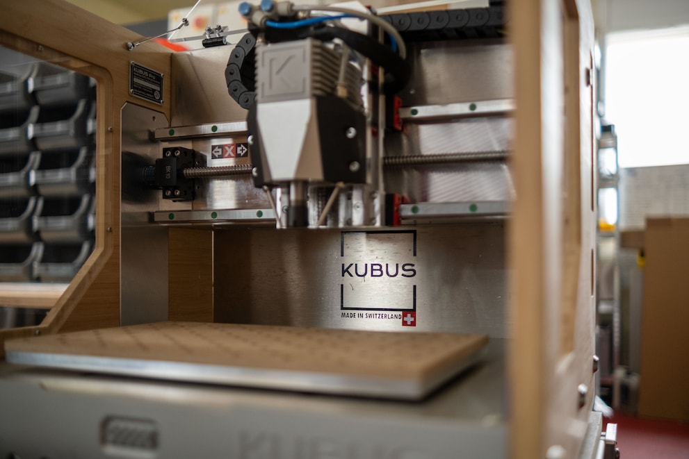 Kubus Pro : une fraiseuse CNC de bureau suisse ? - digitec