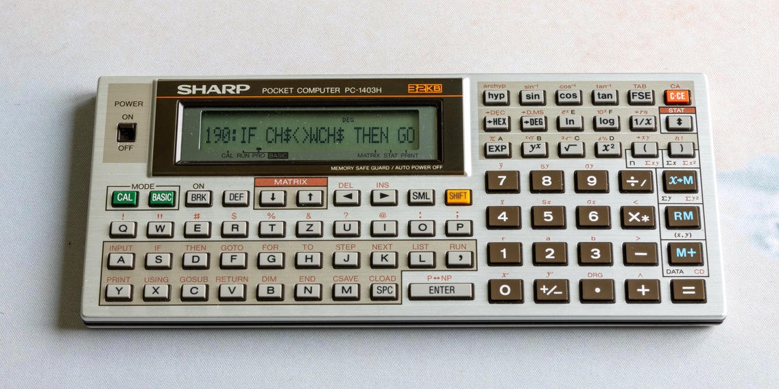 Sharp PC-1403H: the legend lives - Digitec