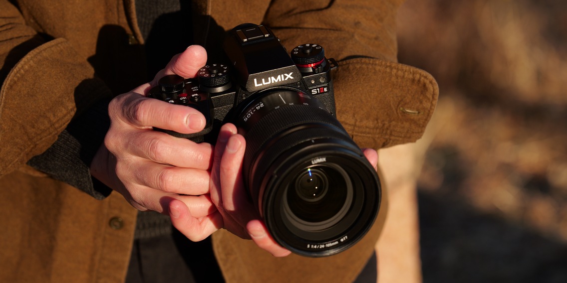 Panasonic presenta la fotocamera ibrida full-frame Lumix S1II per ...