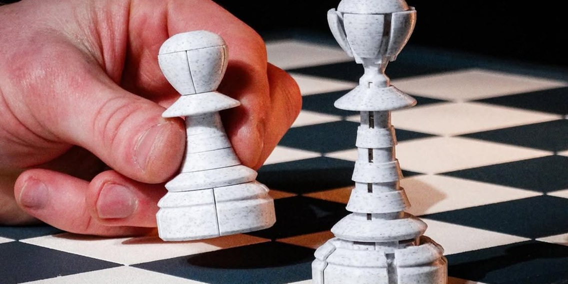 How a YouTuber brings movement to the game of chess - Digitec